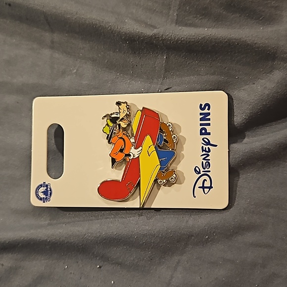 Disney | Accessories | Goofy Riding An Airplane Pin | Poshmark